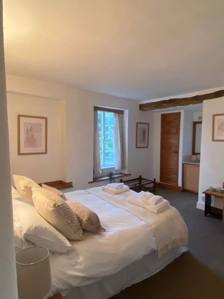 Tan House - Double Room - Hereford