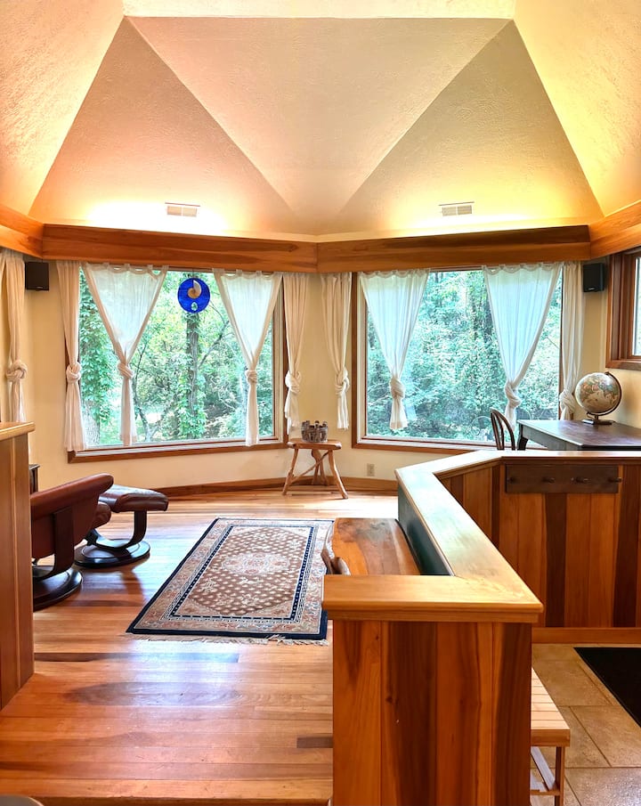 Enchanting Dome Home - In Town And In Nature! - Bloomington, IN