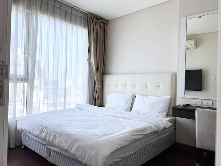 King Bed With Bathtub Inthonglor - Bangkok