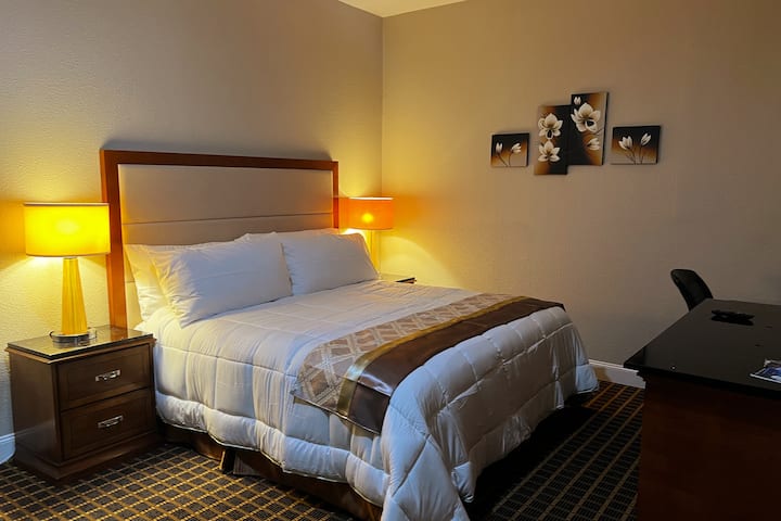 Hotel Pinehurst- Jean Theatre, Suite 103 - Laurel, MS