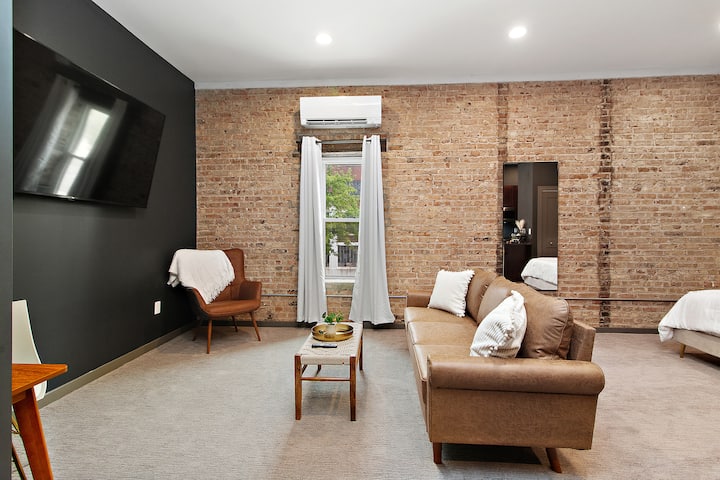 High End Hideaway Unit 2 - Kankakee, IL