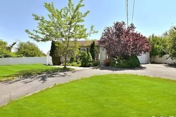 Private Mastic Beach Home W/pool, 15 Mins To Beach - Fire Island, NY