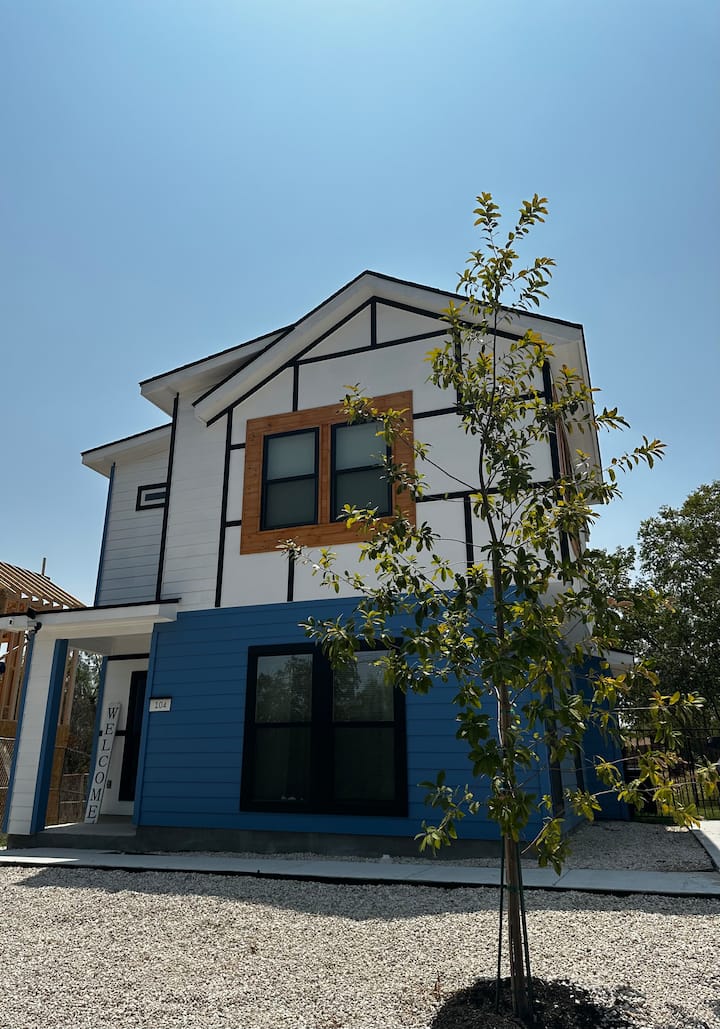 New Unique Family-sized Condo - San Antonio, TX