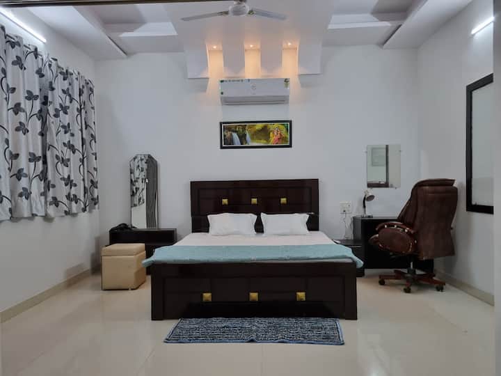 Leela Home Stay -Lily - Two Bhk Luxury Apartment - Jabalpur