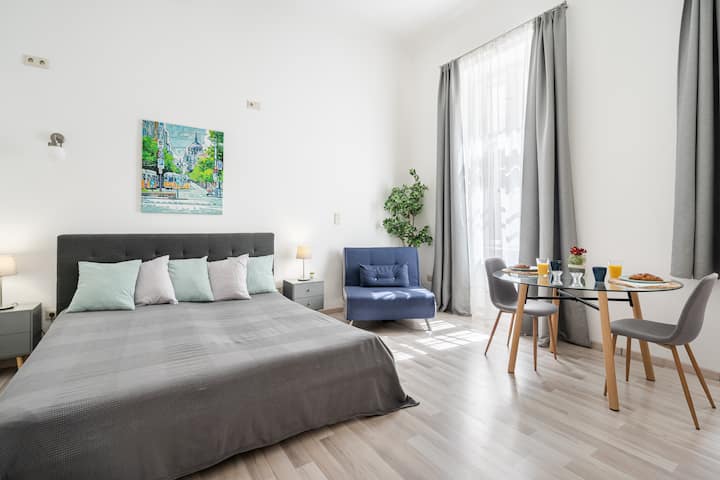 Cheerful Home - Spaciuos Place - Budapest