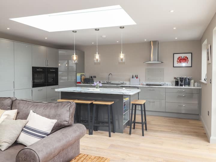 Luxury Coastal Getaway- Parrog Road, Newport - Wales