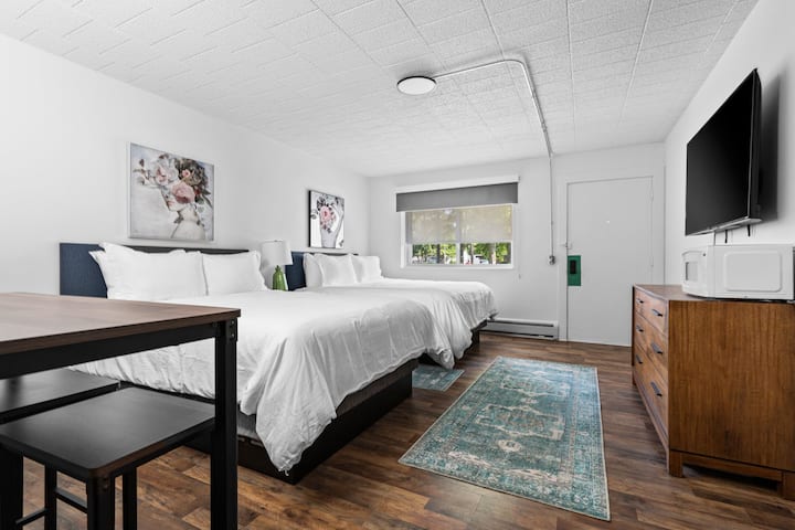 Peninsula One Apartments Unit 8 - Traverse City, MI
