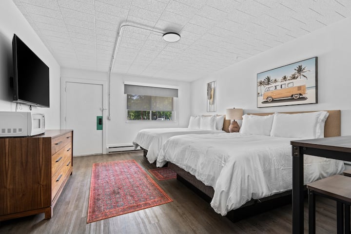 Close To Downtown And Beaches - East Bay Township