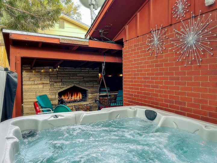 Family Fun Retroretreat | Hot-tub | Walk Oldcocity - Manitou Springs, CO
