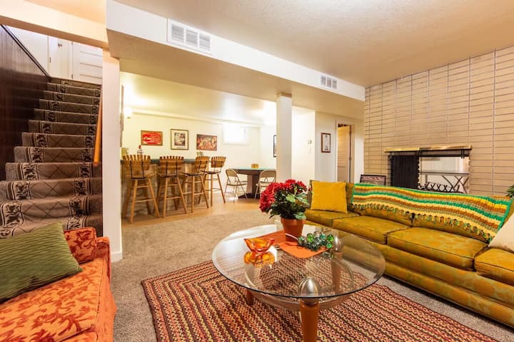 The Retro Retreat | Hot Tub + Pikes Peak Views - Colorado Springs