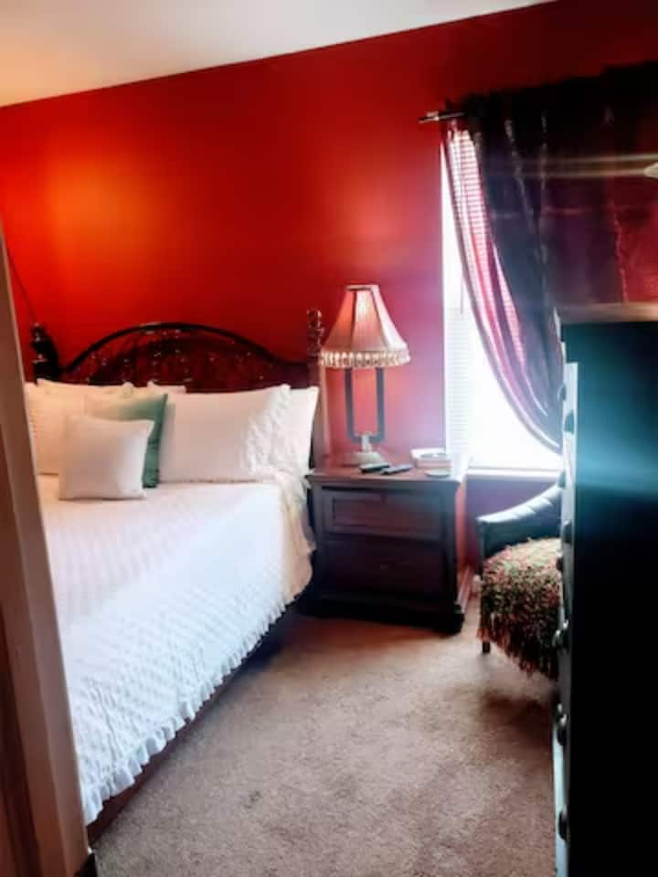 Perfect For Professionals Private Room In A House. - Greenwood, IN