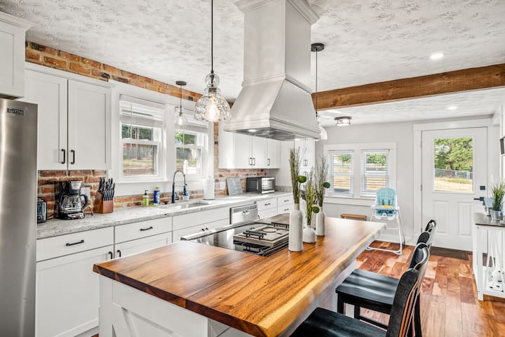Modern Farmhouse W/ Hot Tub, Close To Snp - Virginia