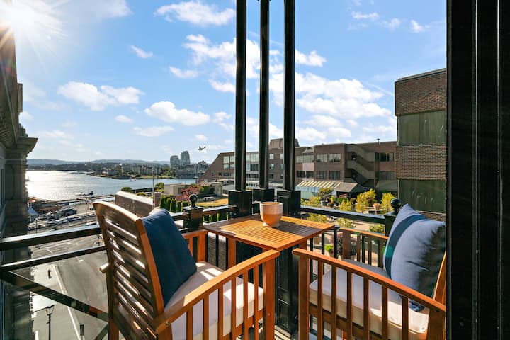 Heart Of Victoria Luxury Getaway With Balcony - Victoria