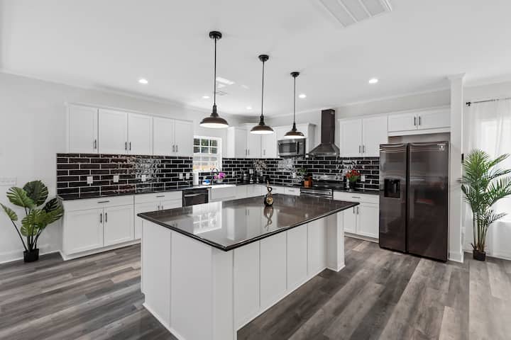 Brand New Private 4 Br Home - Charlotte, NC