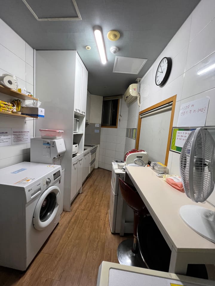 A Small But Clean, Economic Room At Sogang Univ-10 - Seoul