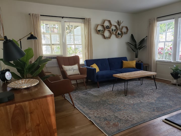 Comfortable Modern Boho 2 Bedroom Downtown - Roseburg, OR