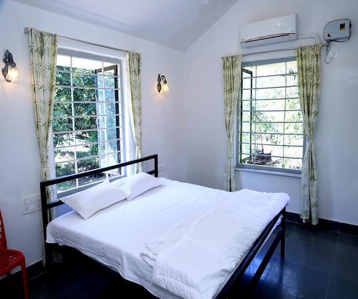 Farm Retreat Super Deluxe Room - Karjat