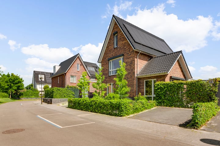 Zeer Luxe Vrijstaande Woning! - Heerlen