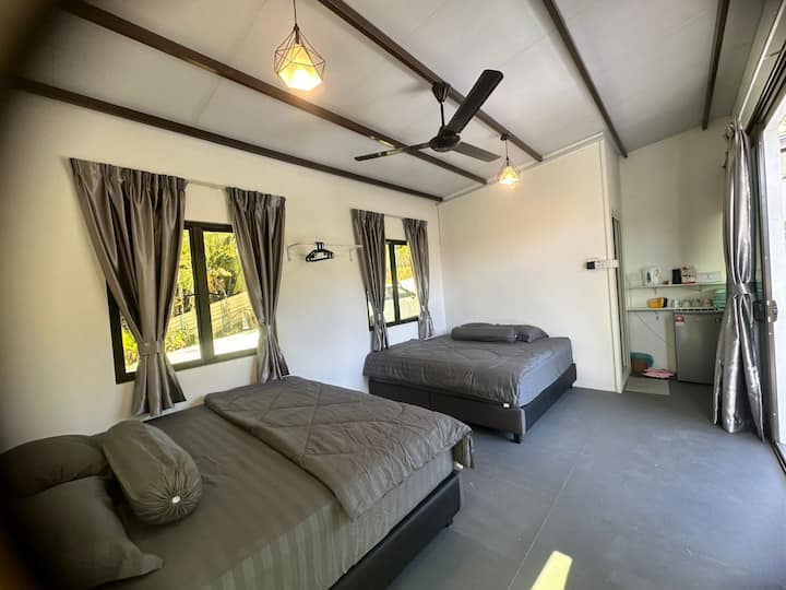 Peak Eco Farm Hostel (Yellow/green) - 文冬