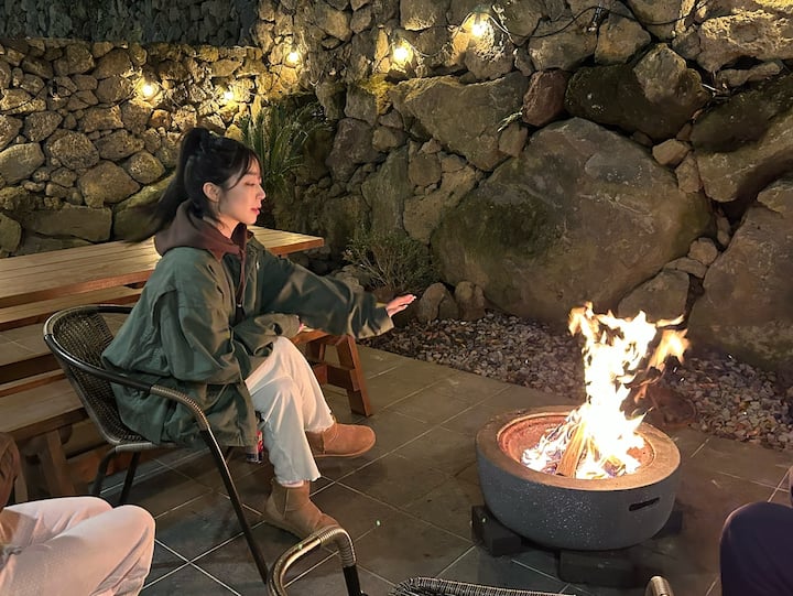 독채 펜션/ 빈티지 인테리어/ 연박 할인/ 오로라 불멍/ 안마기/ 공항18분/ 로즈스마일 - Jeju-si