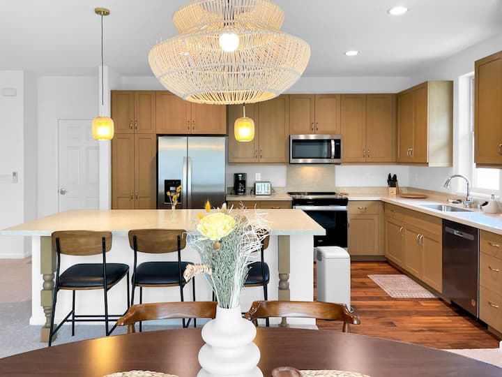 Kalo Homes ~ Coastal Island Haven - Māʻili Beach Park
