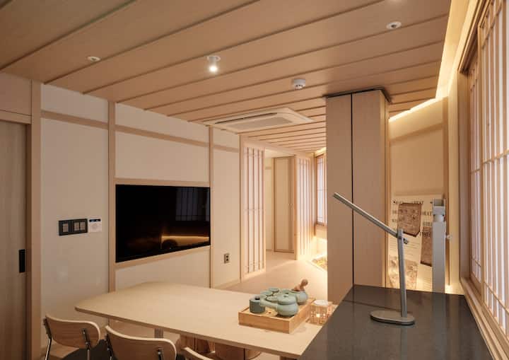 [Uh Suite]#시청역1분#청계천#광화문#침대3욕실2 - Seoul