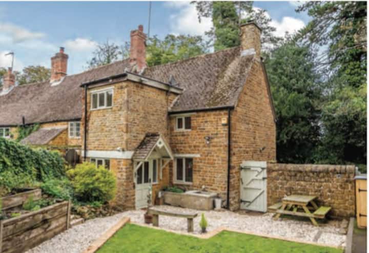 Centrally Located Stone Cottage With Log Burner - Banbury