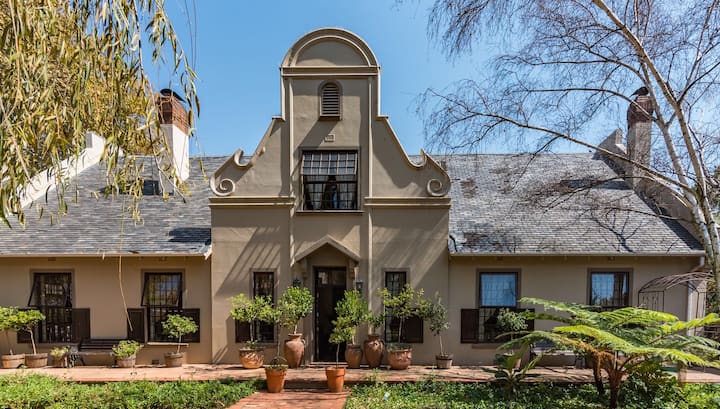 Cottage Open On Court Yard - Johannesburg
