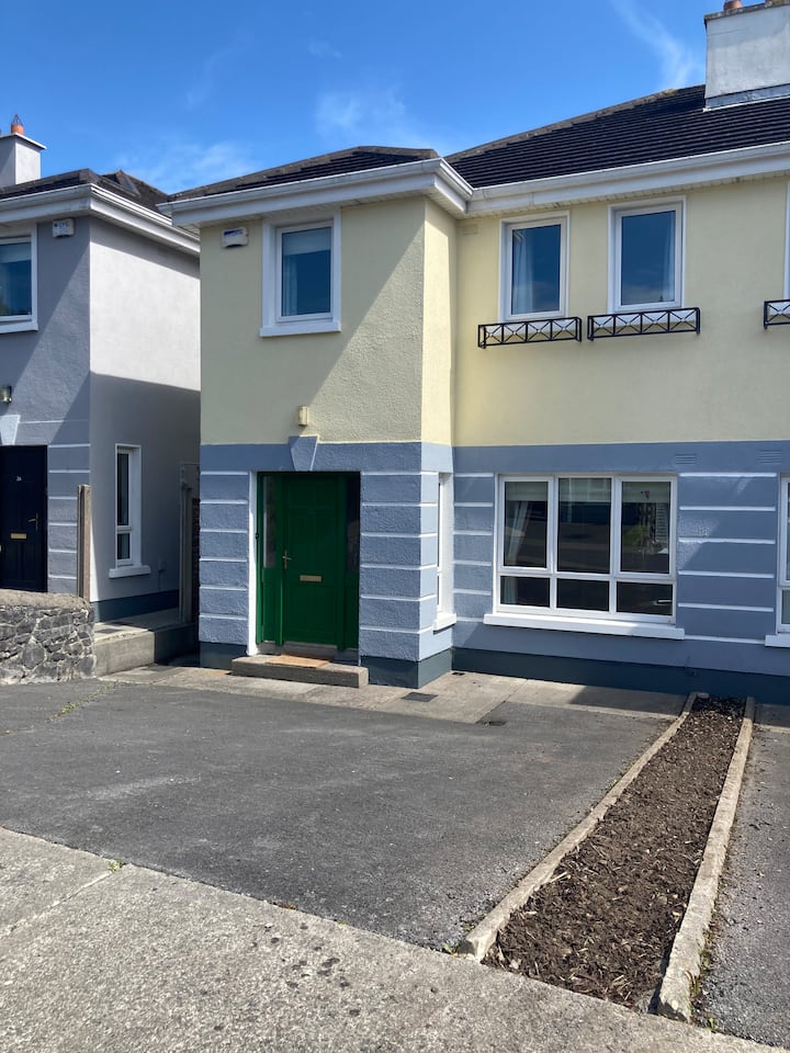 Spacious Galway City House - Claregalway