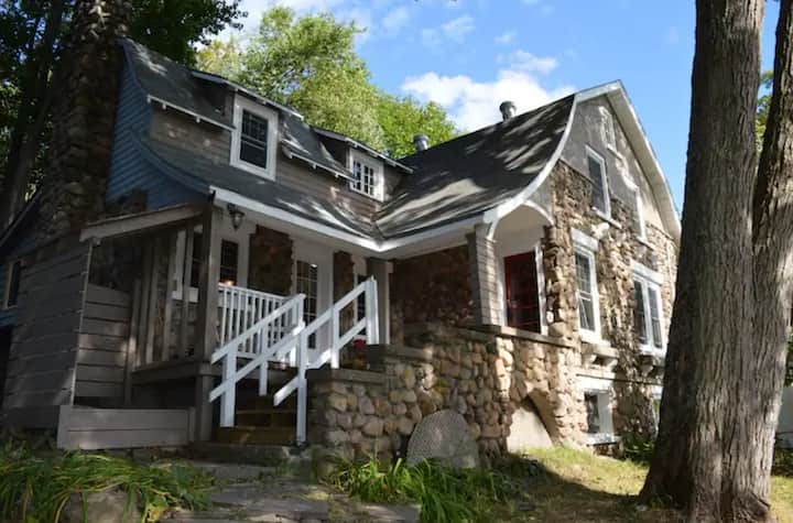 Two Cozy Cottages Side By Side - Muskoka District Municipality