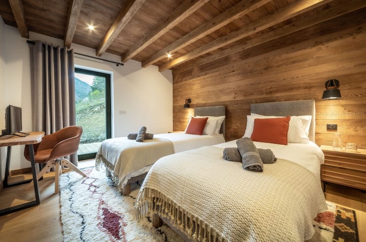 Serene Luxury Getaway Eco Chalet - Montriond