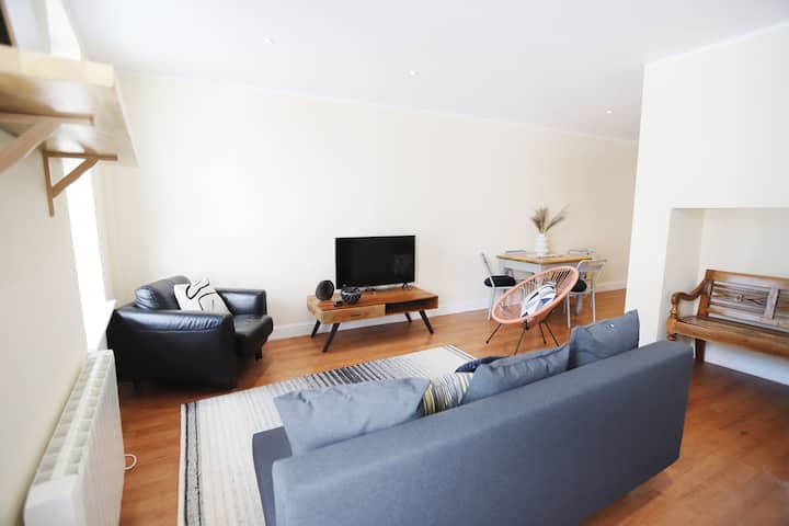Central 1 Bed With Sofa Bed - Dublin