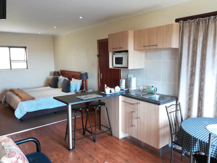 Warmkaros - East London