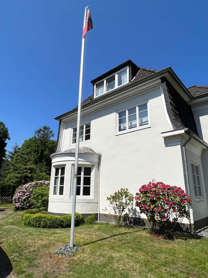Villa In Hamburg Blankenese - Hamburg
