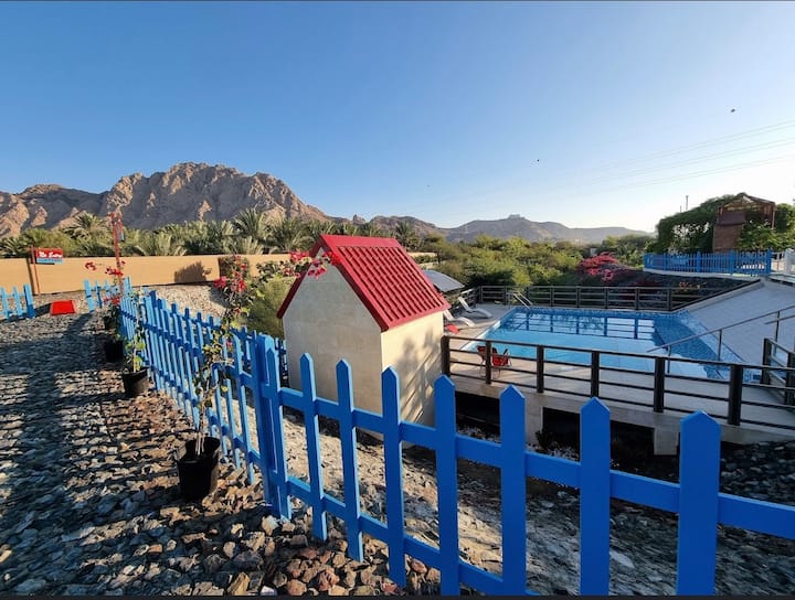 The Red Farmhouse, 5 BR, Pool - Farm stays for Rent in Ḩattā, Dubai ...