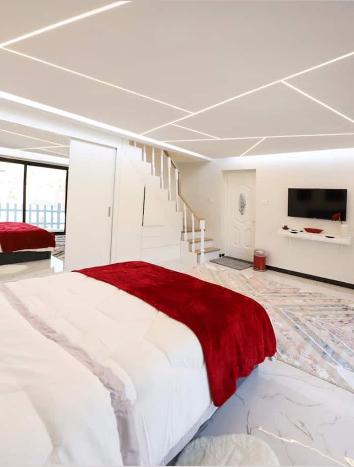 The Red Farmhouse, 5 BR, Pool - Farm stays for Rent in Ḩattā, Dubai ...