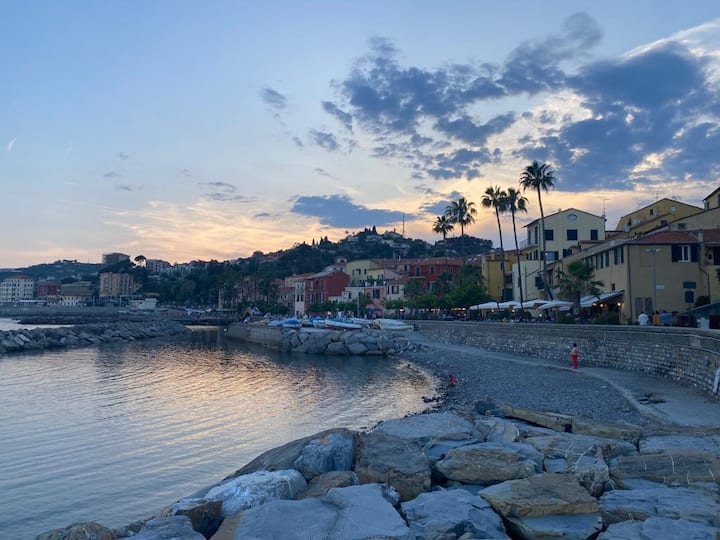 A 10 M De La Mer, Logement 2 Pièces Sur 2 Niveaux - Diano Marina