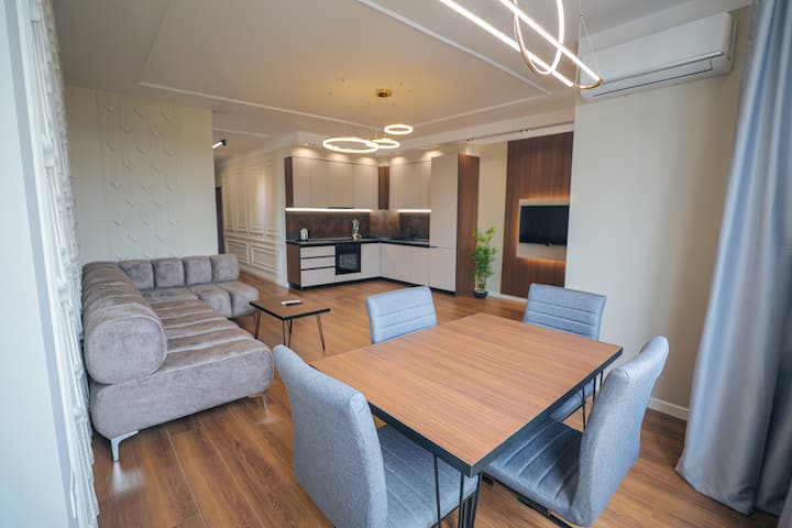 Miku Apartment-upscale 2bd With Spectacular View - Tirana