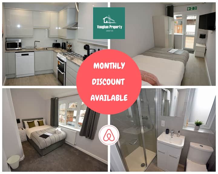 Discount | Contractors | Businesses | Sleeps 10 - Watford