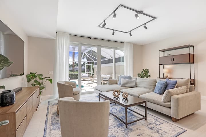 Stylish Home W Private Pool - Palm Beach Gardens, FL
