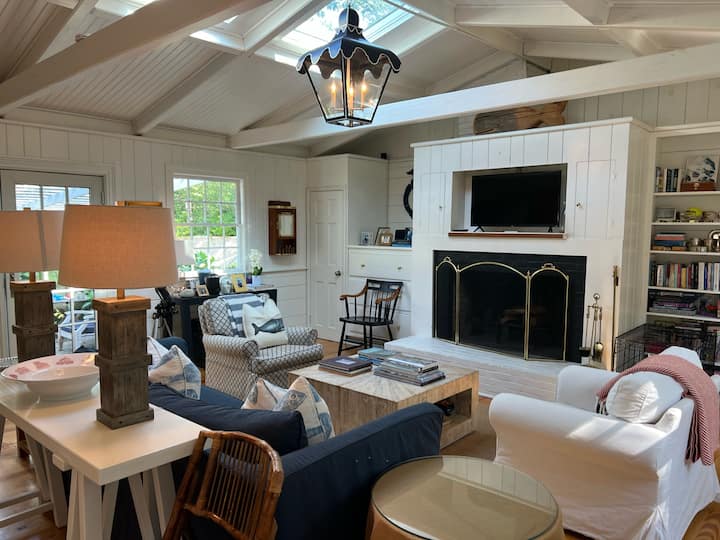 Cozy Martha's Vineyard Cottage - Oak Bluffs, MA