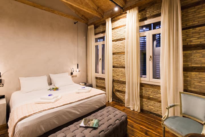 Libretto Suites , Yellow - Lefkada