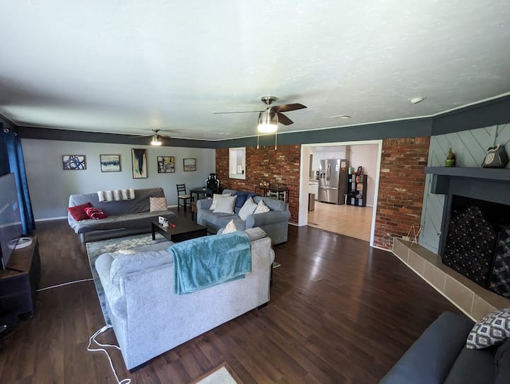 Beautiful House In The Village - Oklahoma City, OK