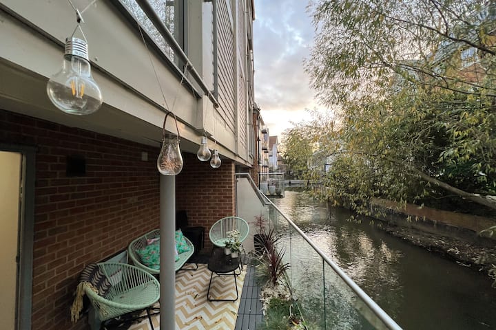 Canterbury's Riverside Retreat - カンタベリー
