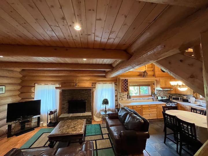 Serene Log Cabin *Spring Special Pricing* - Hope