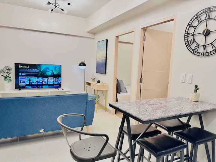 Casa De Asmara 2br W/balcony Near St. Lukes+wifi - Manila