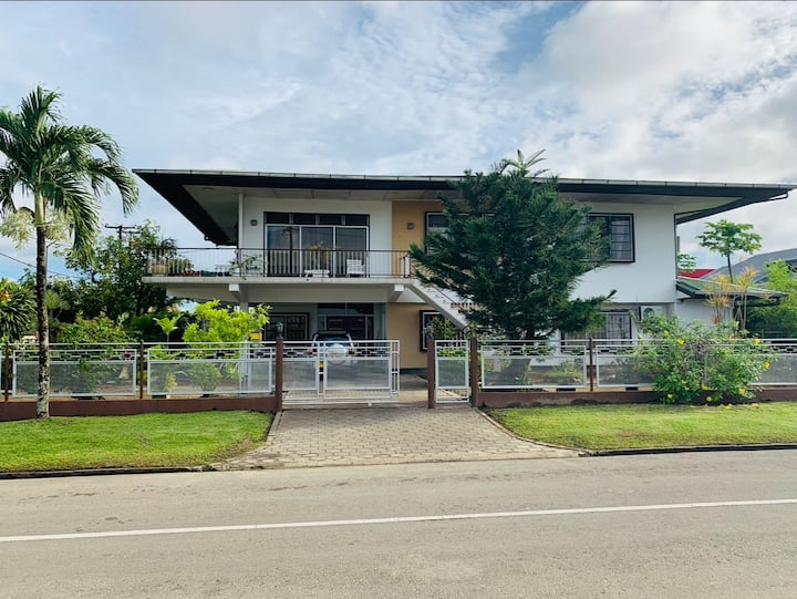 Model Eric - Paramaribo