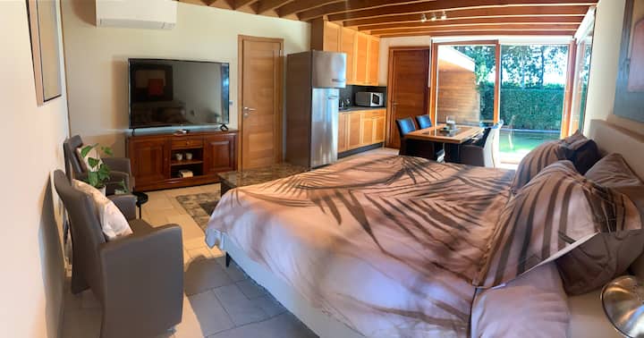 Chalet Met Sauna  Aan Vijver. - Hasselt