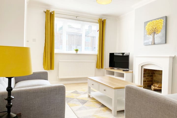 Bristol House: Parking & Airport & M1 & Contractor - Luton