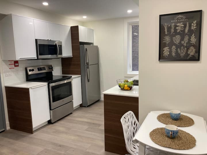 Modern Style Home Away From Home - Hamilton